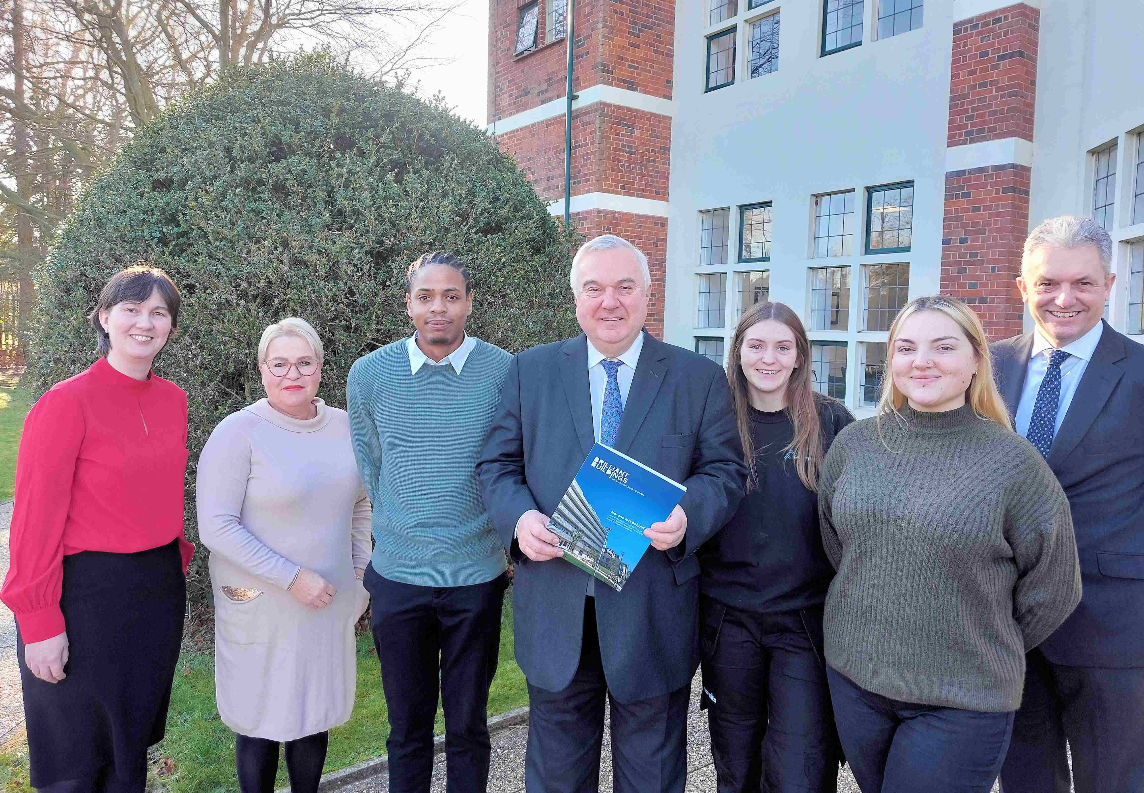 MP sees Willmott Dixon’s work with apprentices | Willmott Dixon